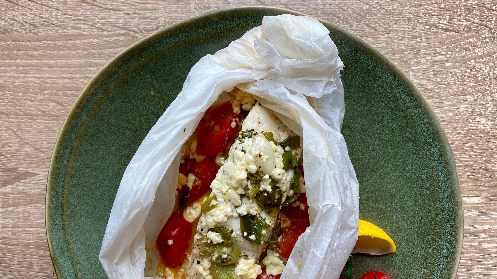 Hake, Tomato and Feta Parcel Recipe - Fresco