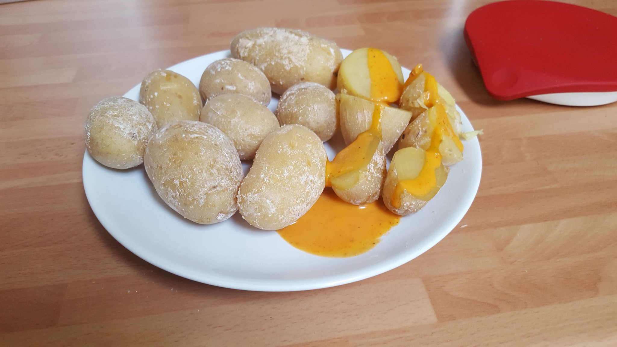 Canarian wrinkly potatoes with Mojo Picón sauce Recipe - Fresco