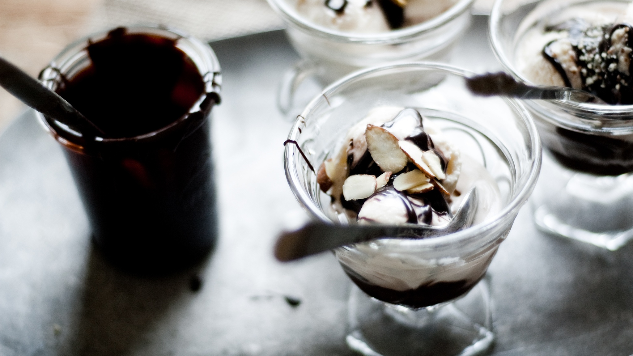 Very Best Chocolate Fudge Sauce Recipe - Fresco