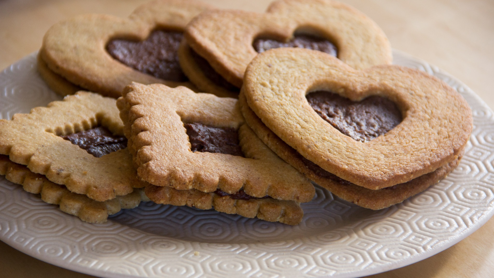 Hazelnut Chocolate Linzer Hearts Recipe - Fresco