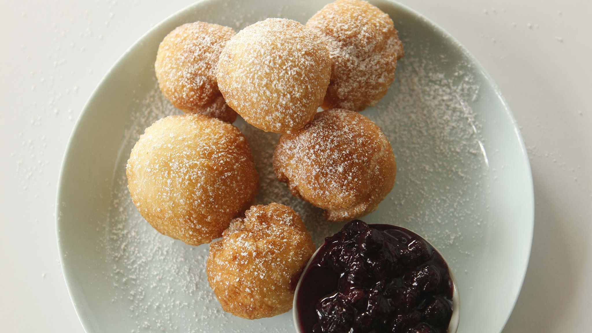 Yeasted Dutch Donuts Recipe - Fresco